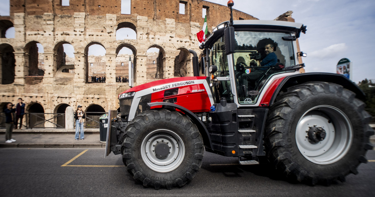 Italian farmers protested against EU environmental policies by parading ...