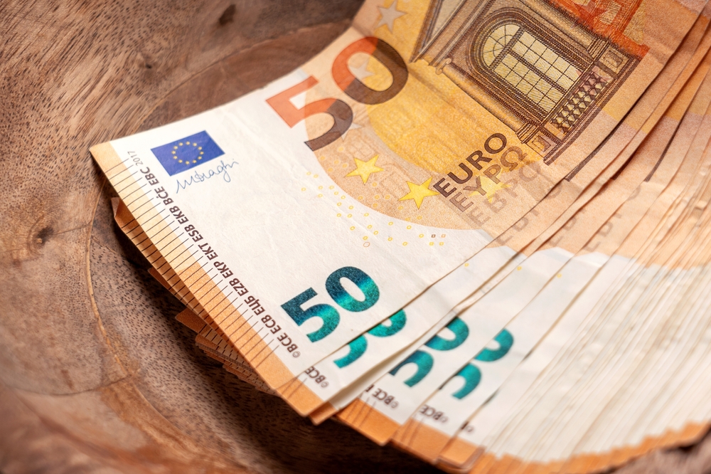 Fraudă cu bancnote false: Doi bărbați din Sibiu și Iași au plasat ...