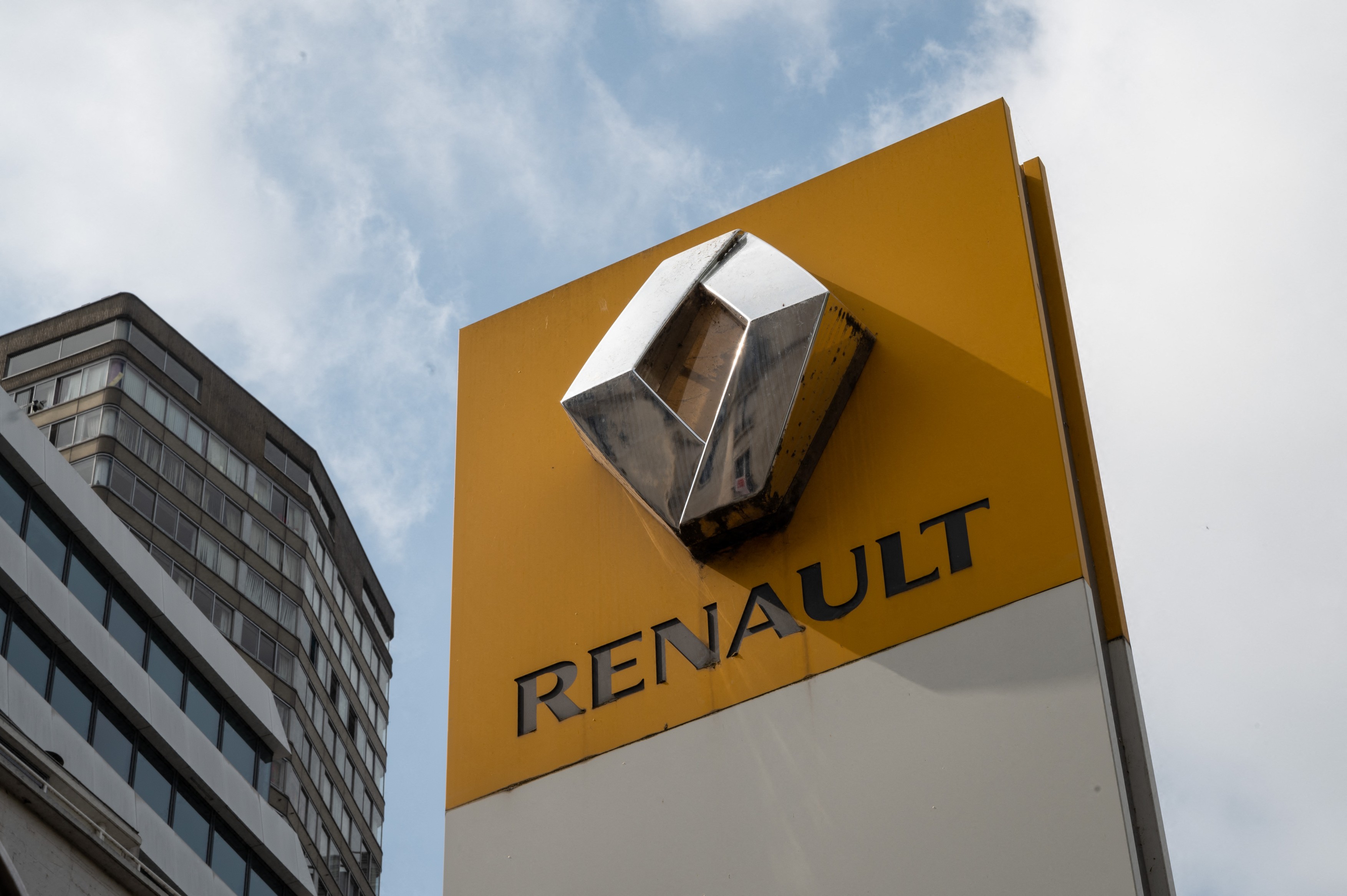 Renault a înregistrat o cotă de 8,66% pe piața auto din România la ...