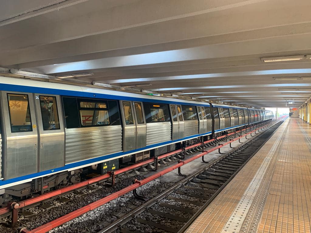 Primul tren de metrou Alstom a sosit la București, însă va putea ...
