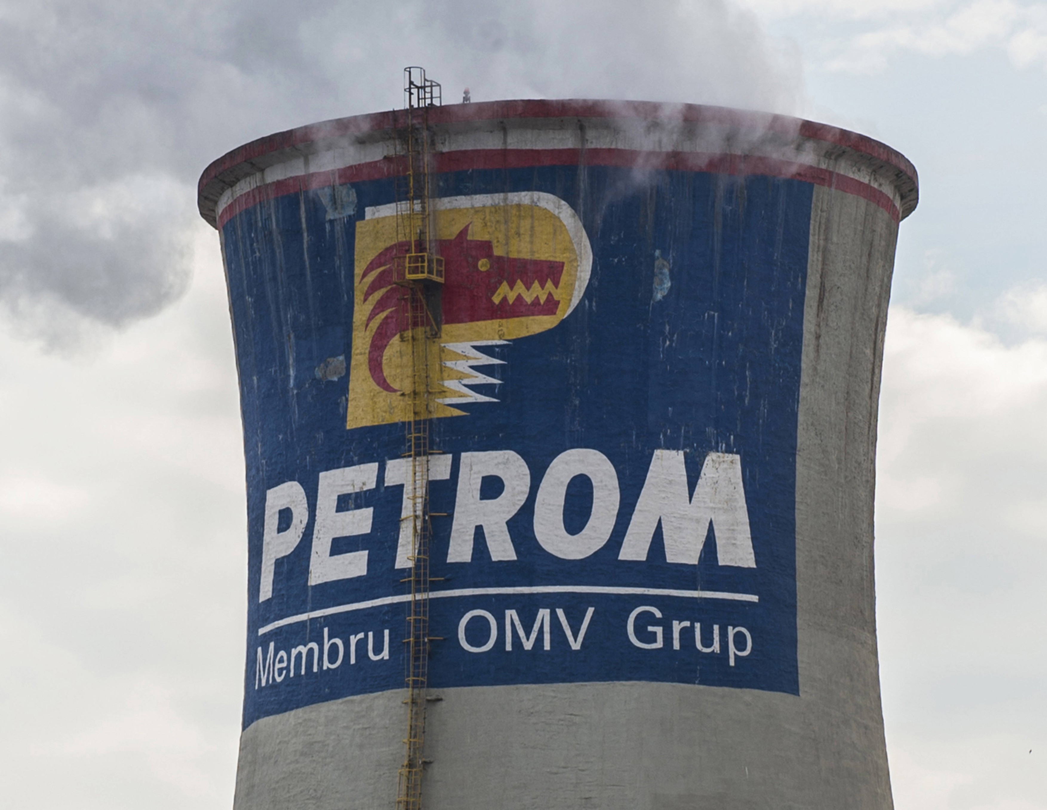 OMV Petrom investira 2 milliards d'euros d'ici 2030 dans sa raffinerie ...