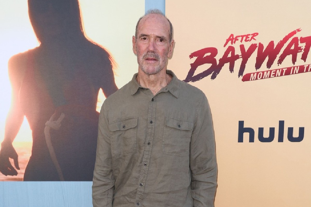 Actorul din „Baywatch”, Mike Newman, a murit la 68 de ani, după ce s-a ...