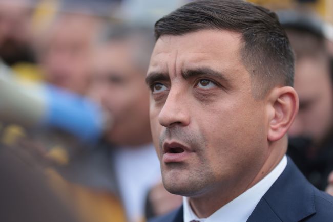 George Simion, candidat AUR, a salutat victoria proiectată a lui Donald ...