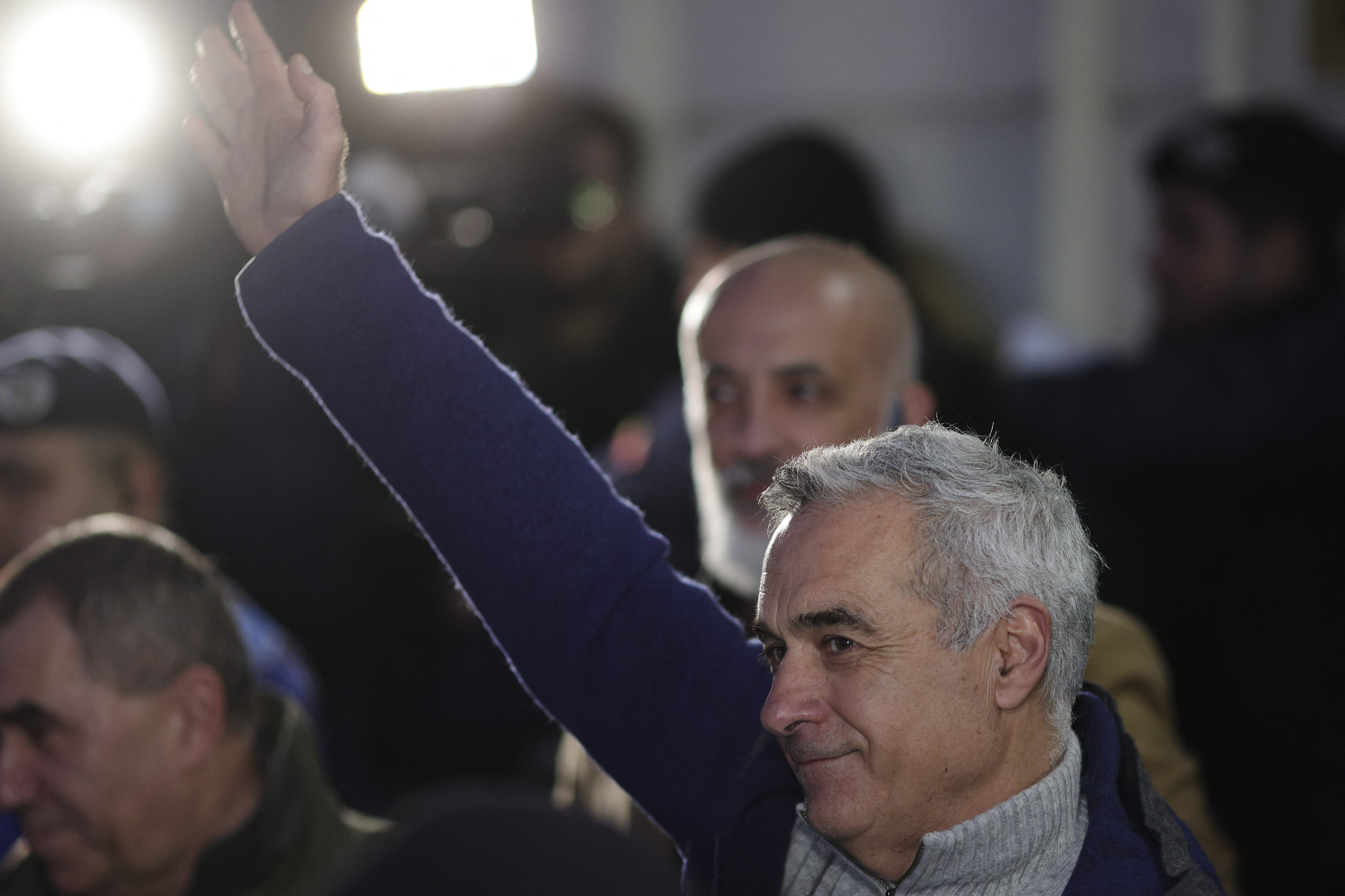 Călin Georgescu used the same gesture as Elon Musk, raising his hand up ...