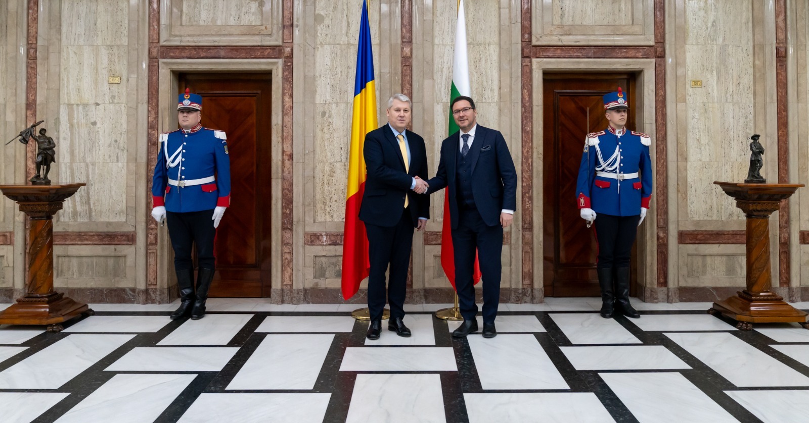 Cătălin Predoiu belügyminiszter és bolgár kollégája az illegális ...