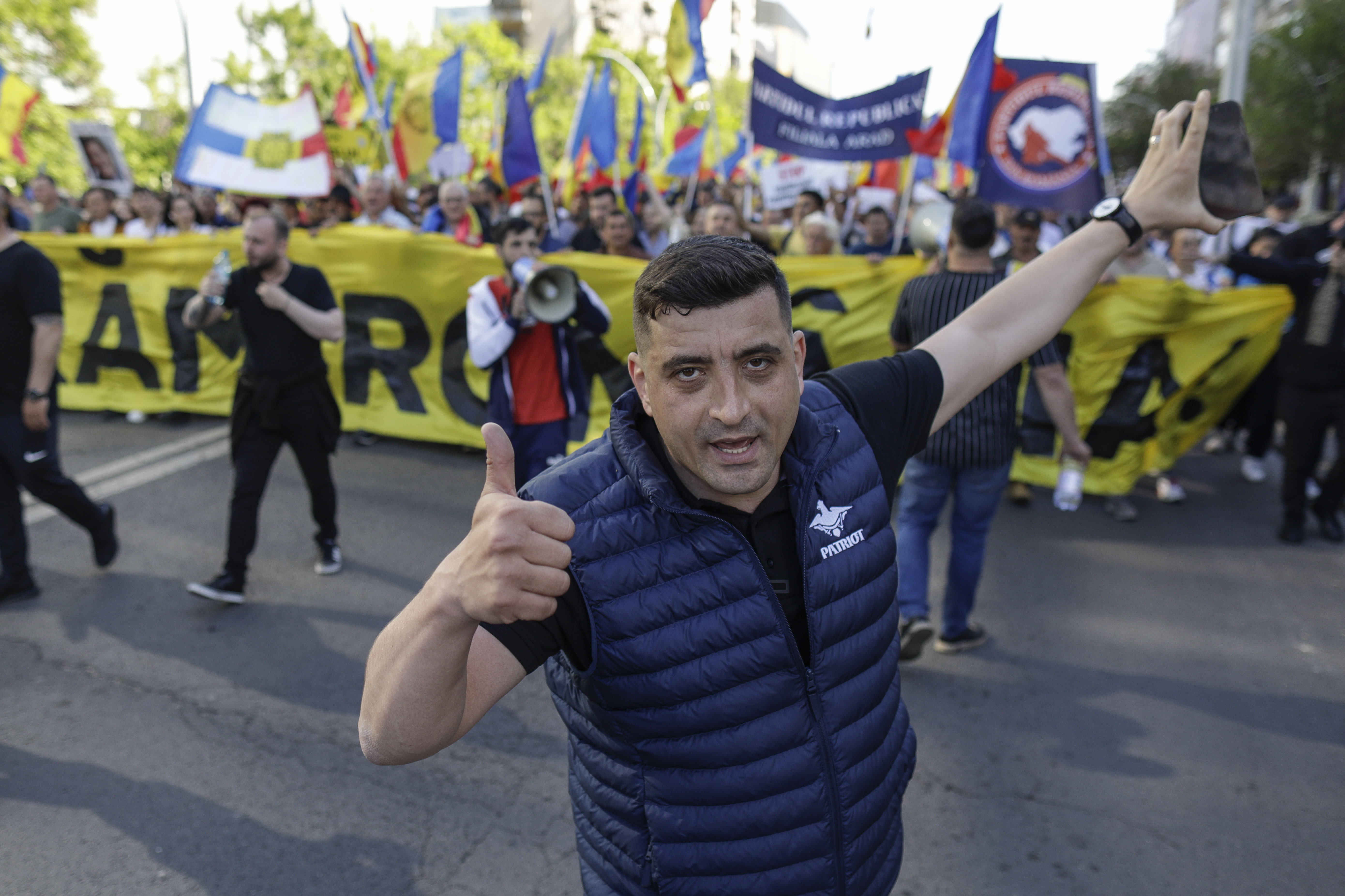 George Simion și Victor Ponta ocupă primele două locuri într-un sondaj ...