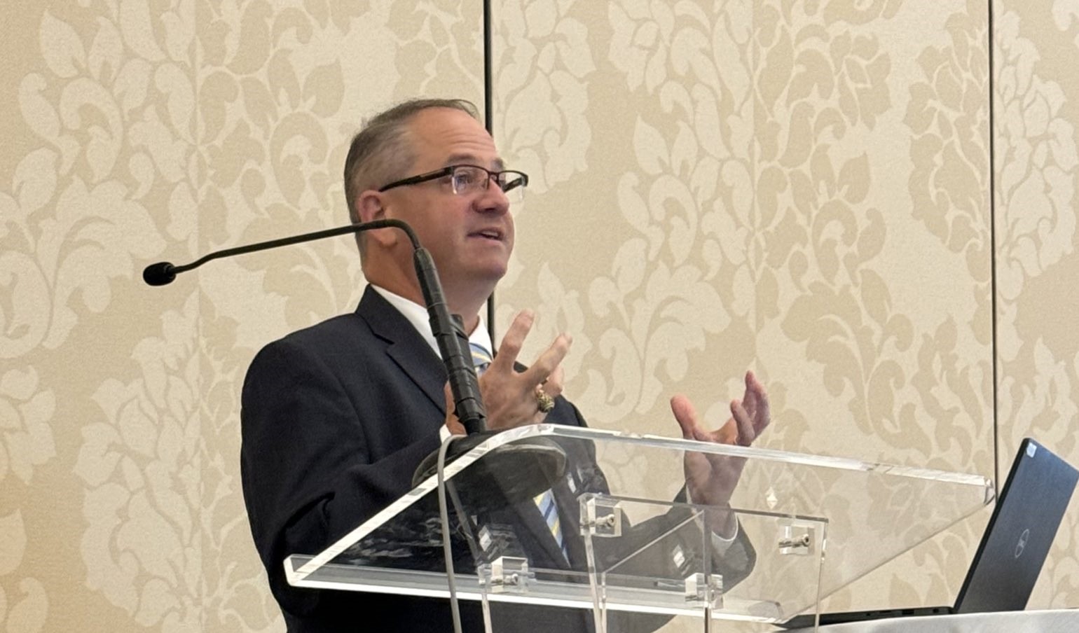 James E. Trainor, șeful delegației SUA, a afirmat că, în cazul ...