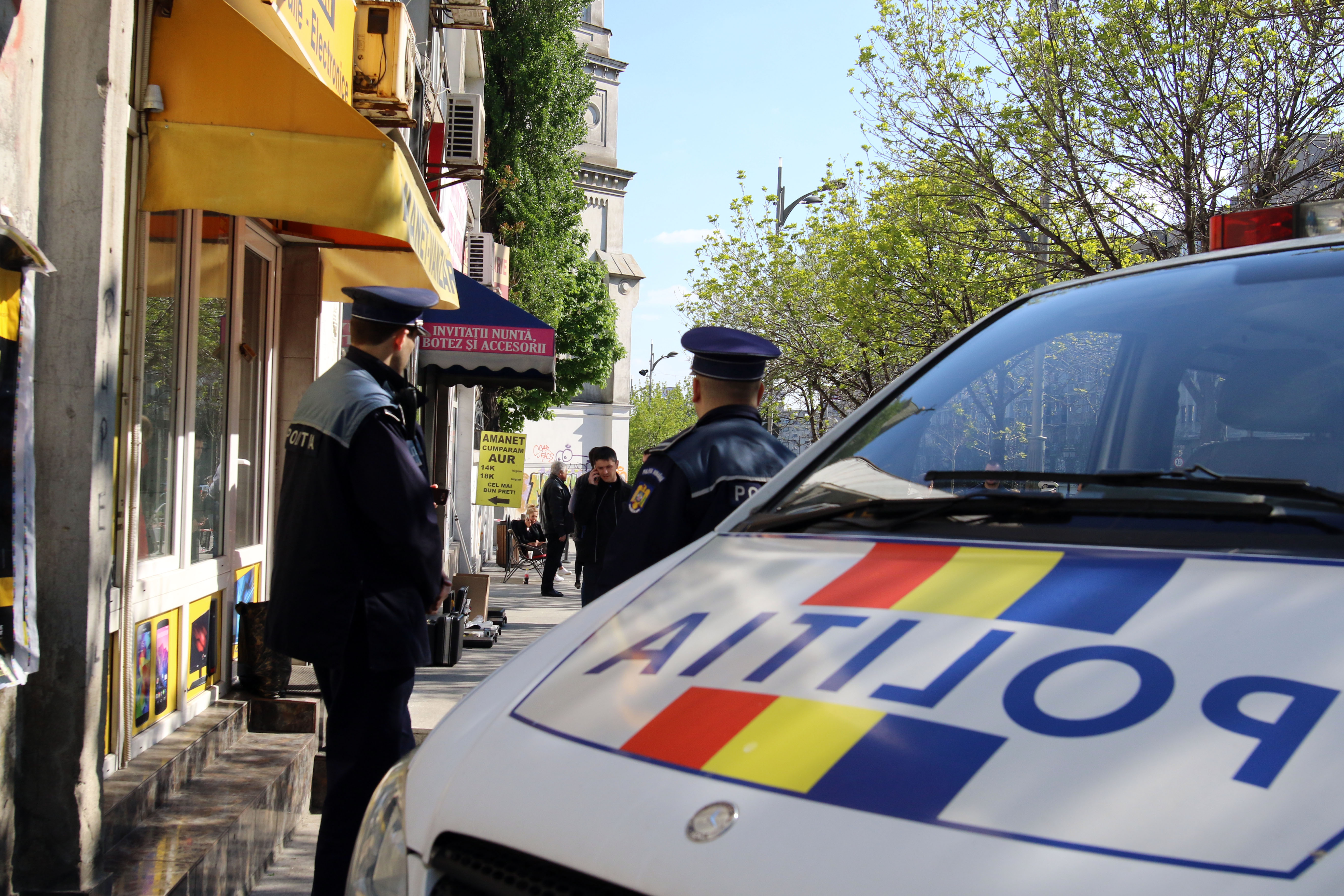 Trei angajate ale unei case de amanet din București au fost implicate ...