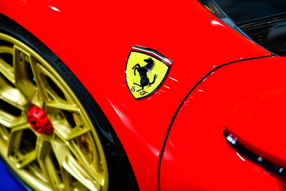 Ferrari va prezenta primul său model complet electric în toamna anului ...