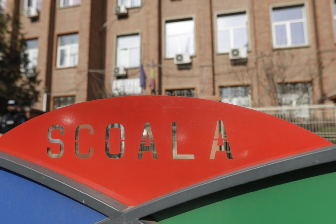 Directoarea Andreia Bodea afirmă că elevii au note mari la admitere ...