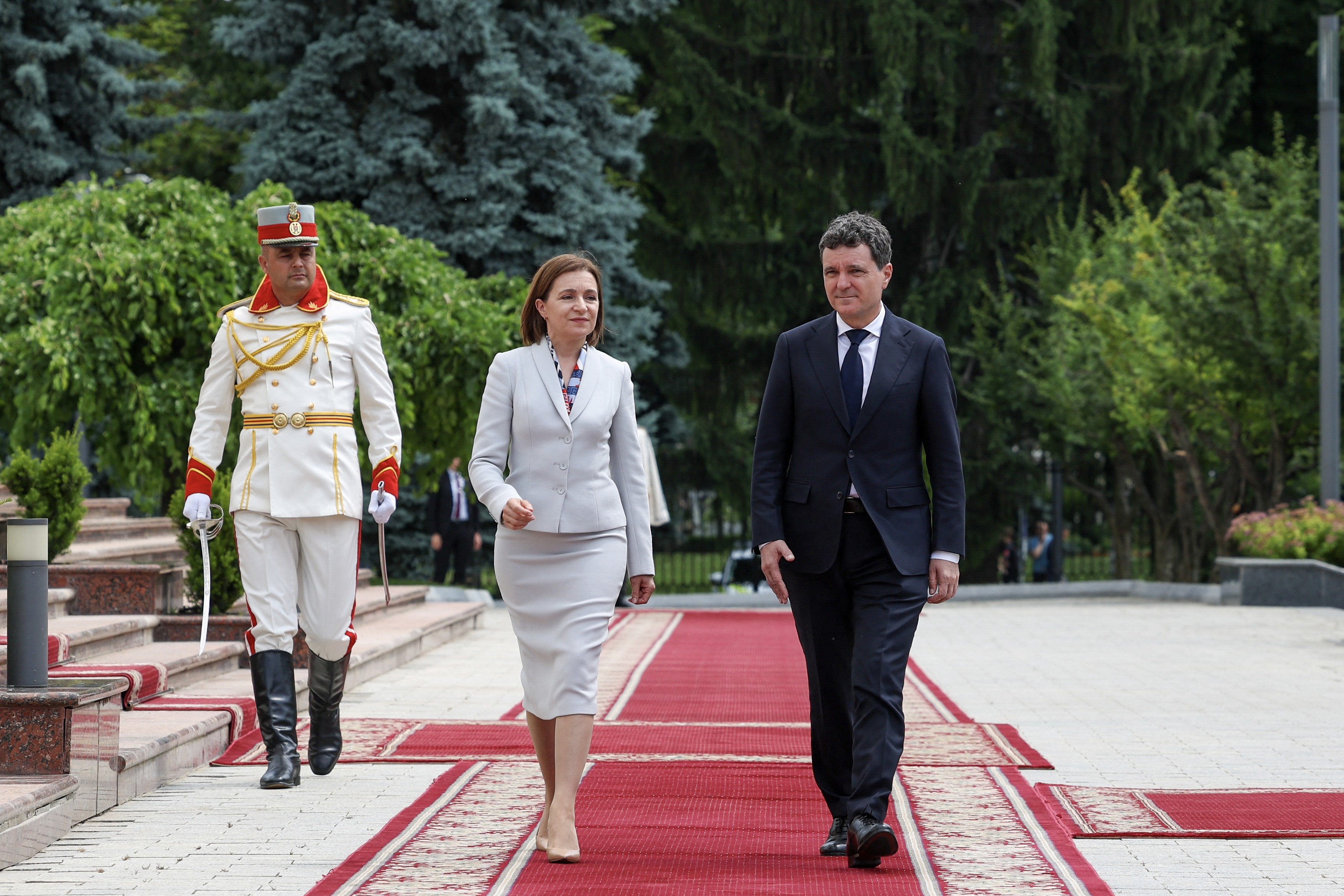 Romanian President, official visit to Chisinau: Nicușor Dan and Maia ...