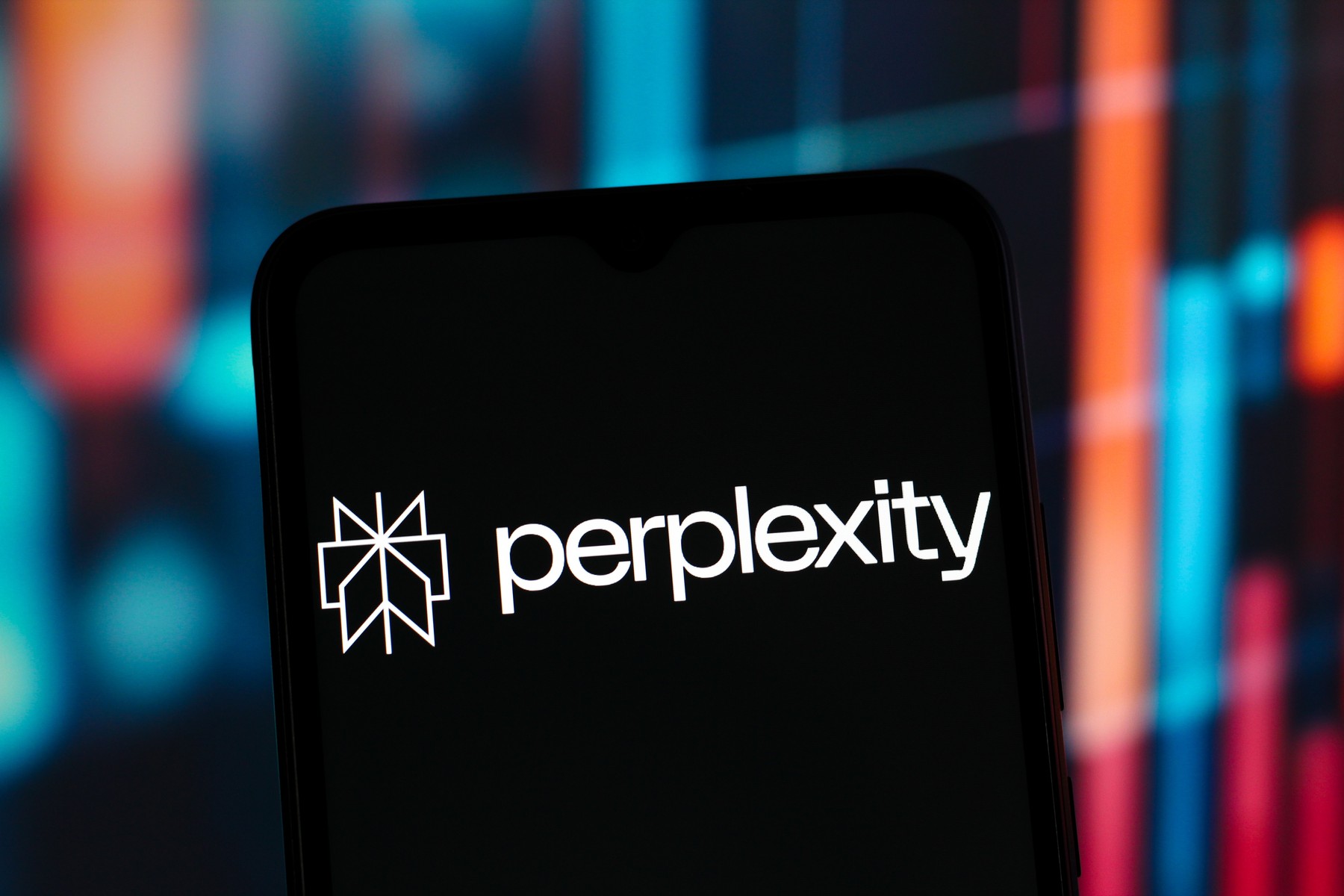 Perplexity AI is actively negotiating the pre-installation of its new ...