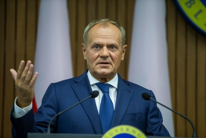 Polish Prime Minister Donald Tusk announced the arrest of an agent from ...