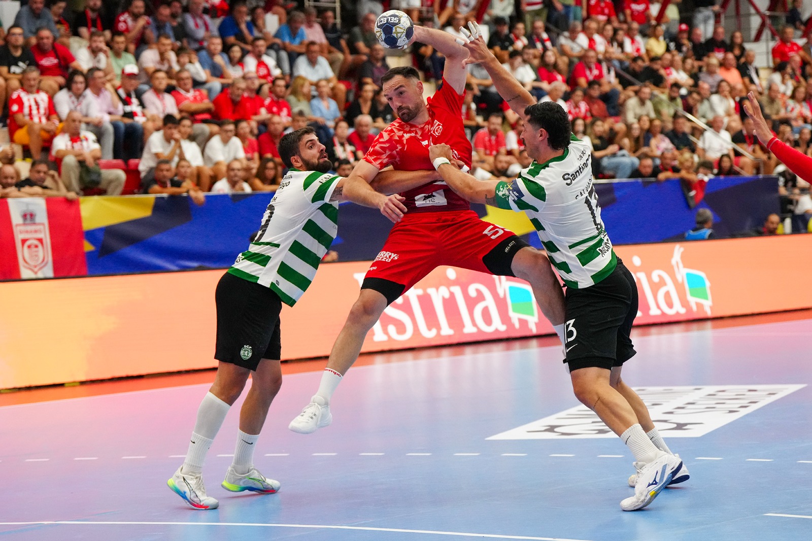 Men's handball: CS Dinamo Bucharest, debut with defeat in group A of ...