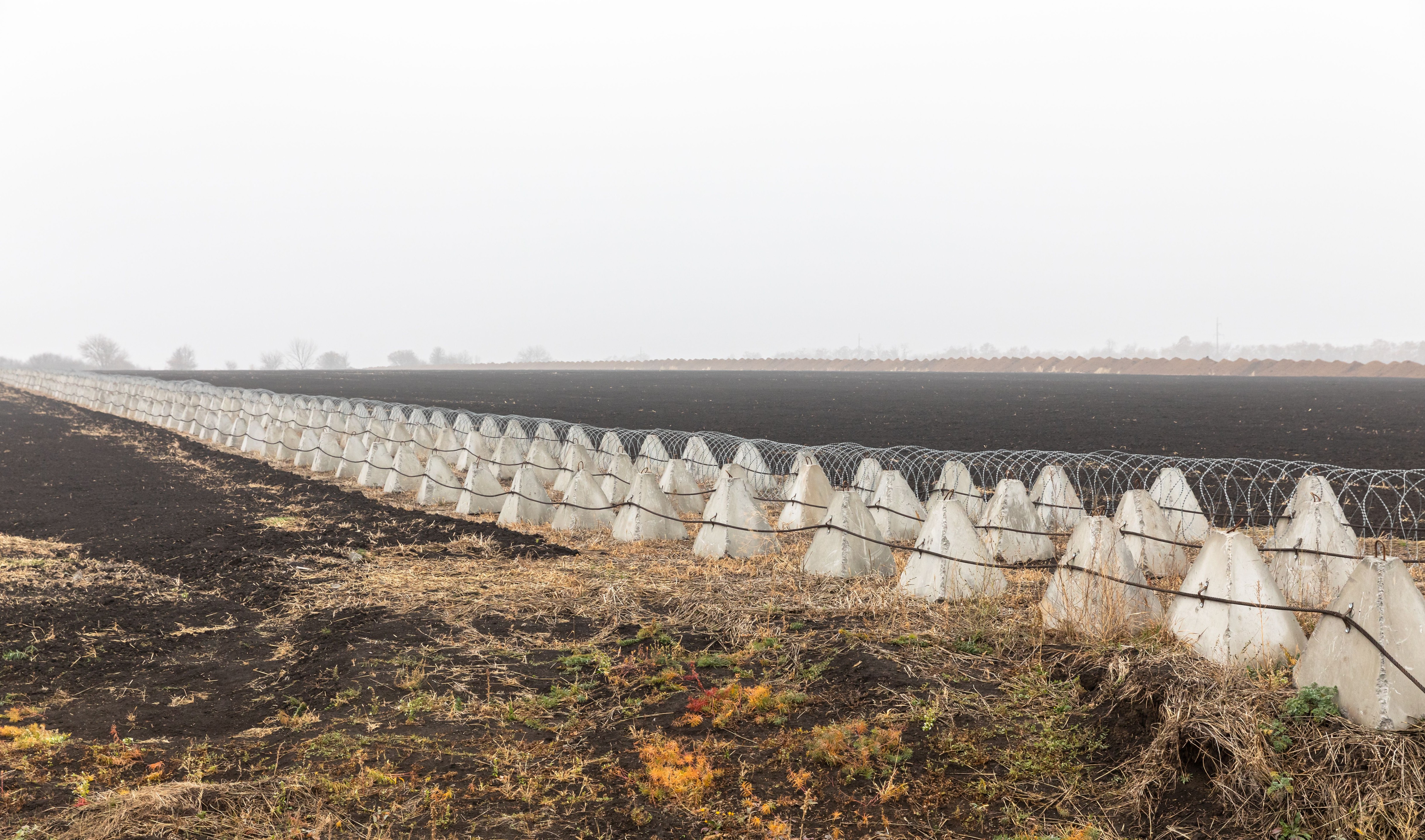 Estonia will dig 40 kilometers of anti-tank trenches on its border with ...