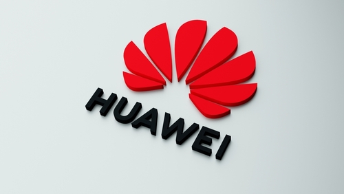 华为宣布推出基于Ascend芯片的Atlas 950 SuperCluster系统，以与Nvidia竞争，背景是美国的制裁。