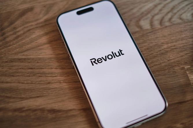 Revolut has inaugurated its headquarters in London, having over 65 ...