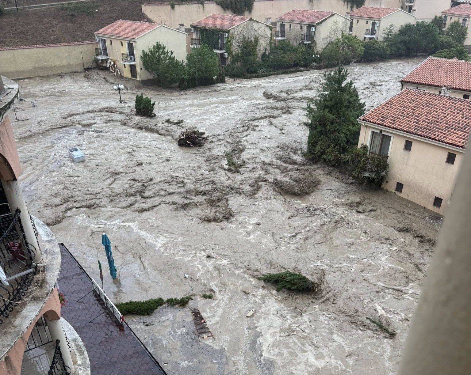 Bulgaria se confruntă cu inundaţii masive, staţiunile de la Marea ...