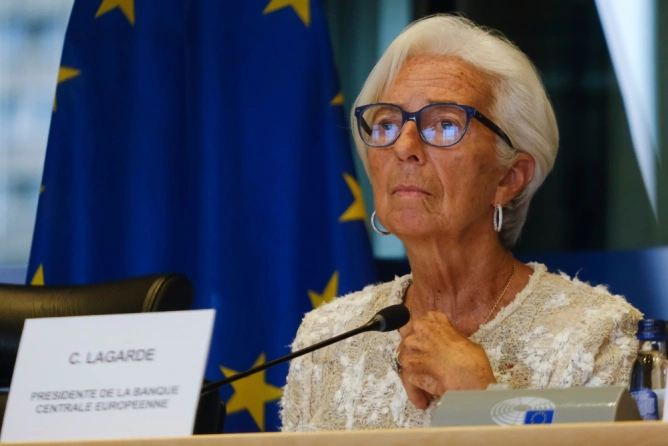 Christine Lagarde, az EKB elnöke hangsúlyozta az euró nemzetközi ...