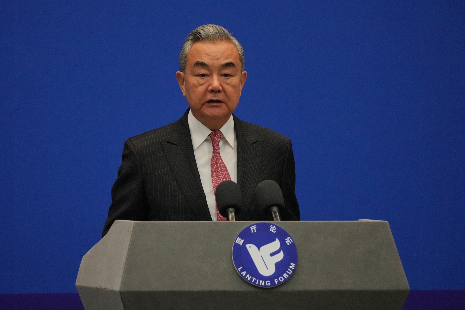 Le ministre chinois des Affaires étrangères, Wang Yi, a appelé à la ...