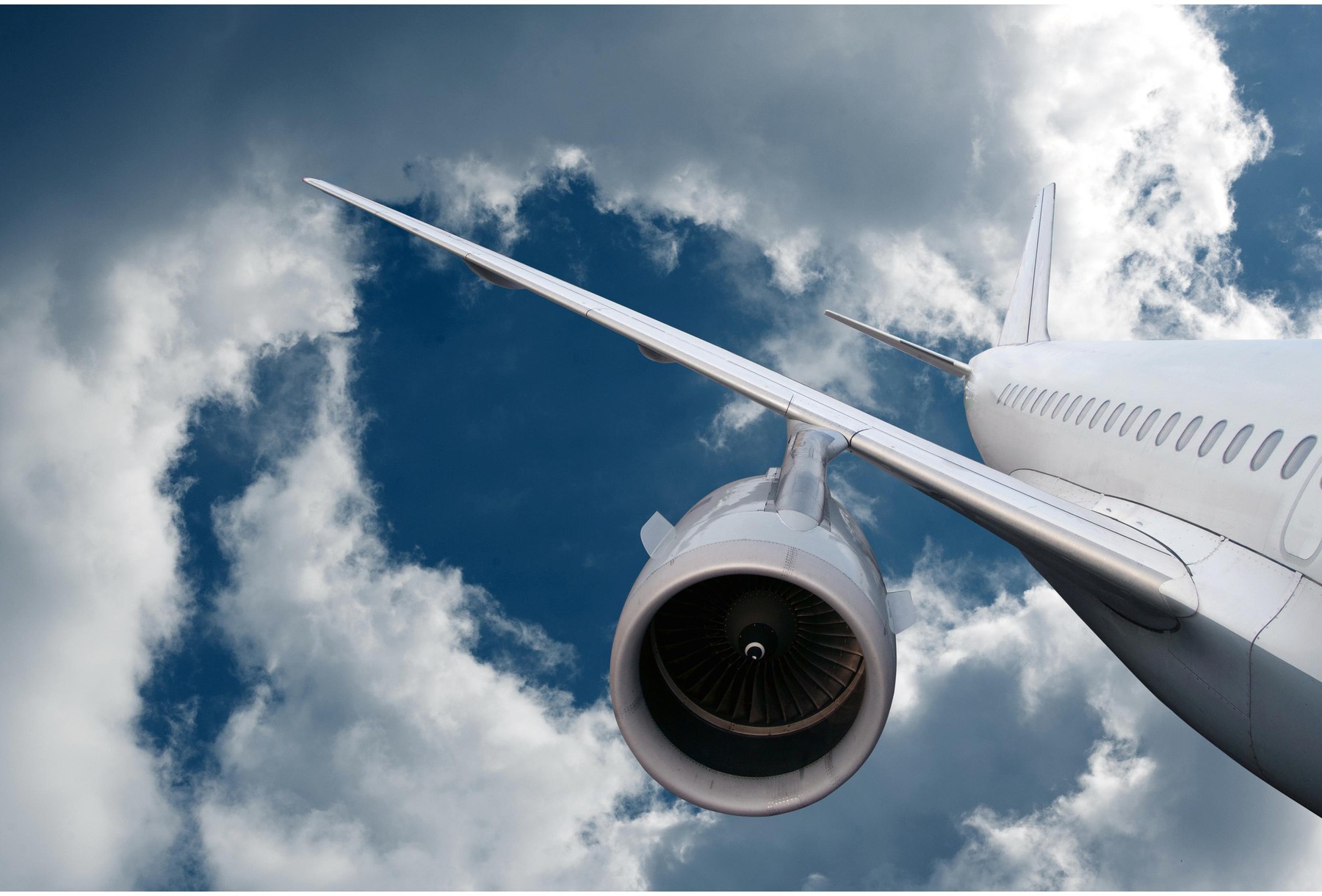 A UPS cargo plane crashed in Louisville, causing the death of at least ...
