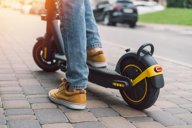 The PNL project imposes strict rules for electric scooters: a maximum ...