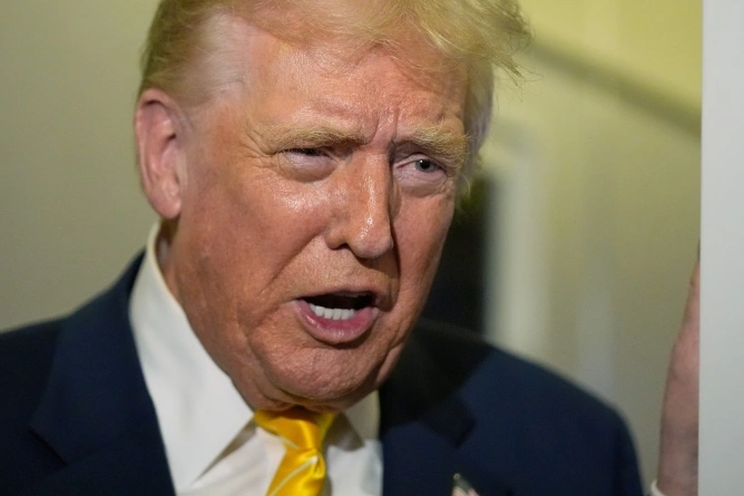 Donald Trump a eu des réactions agressives envers deux journalistes ...