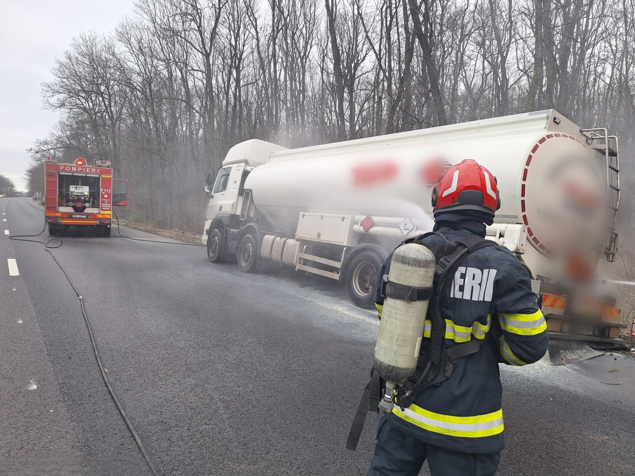 A diesel tank caught fire on the A1, blocking traffic towards Pitești ...