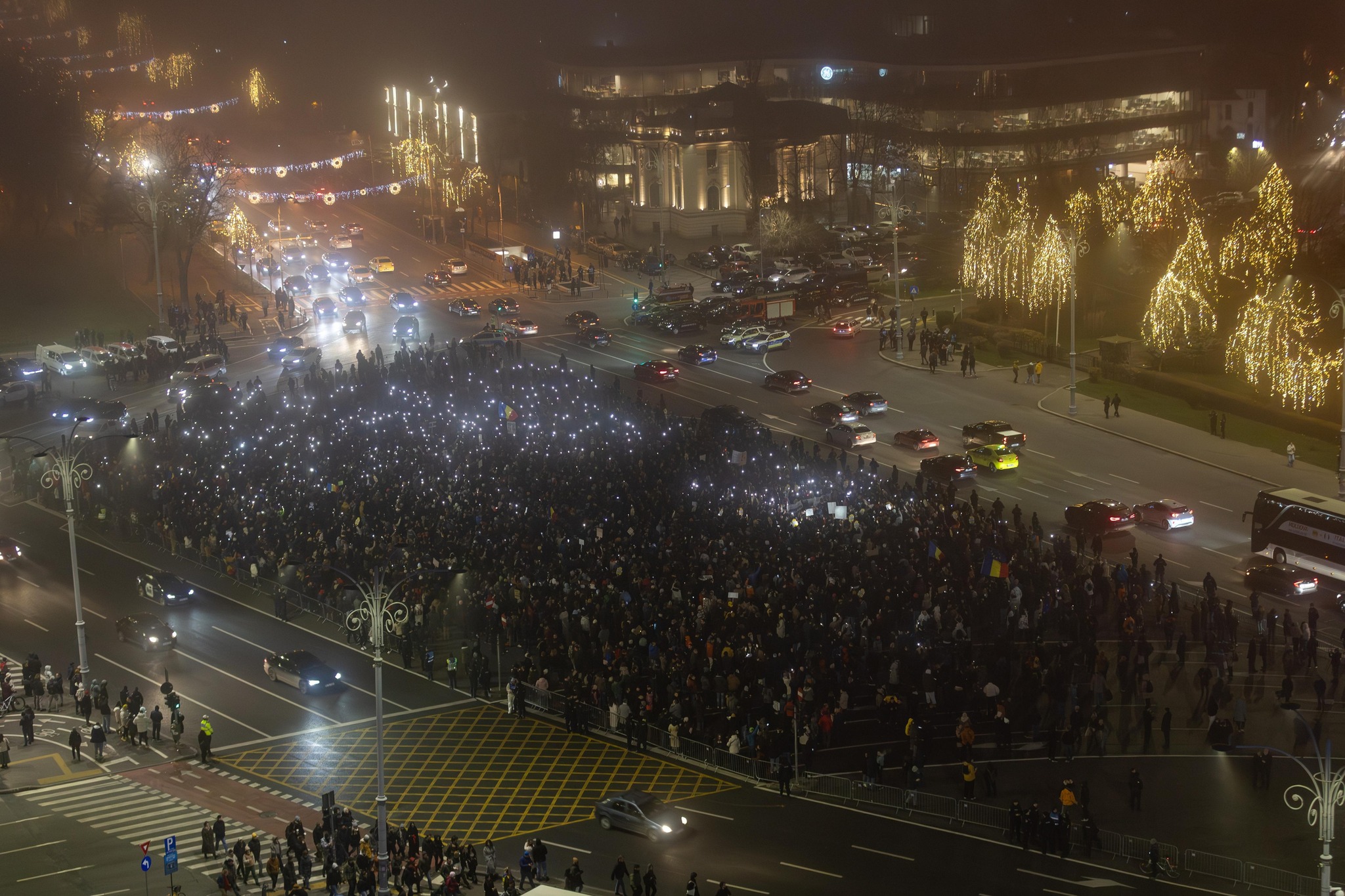 Thousands of people protested on Saturday in Victory Square for the ...