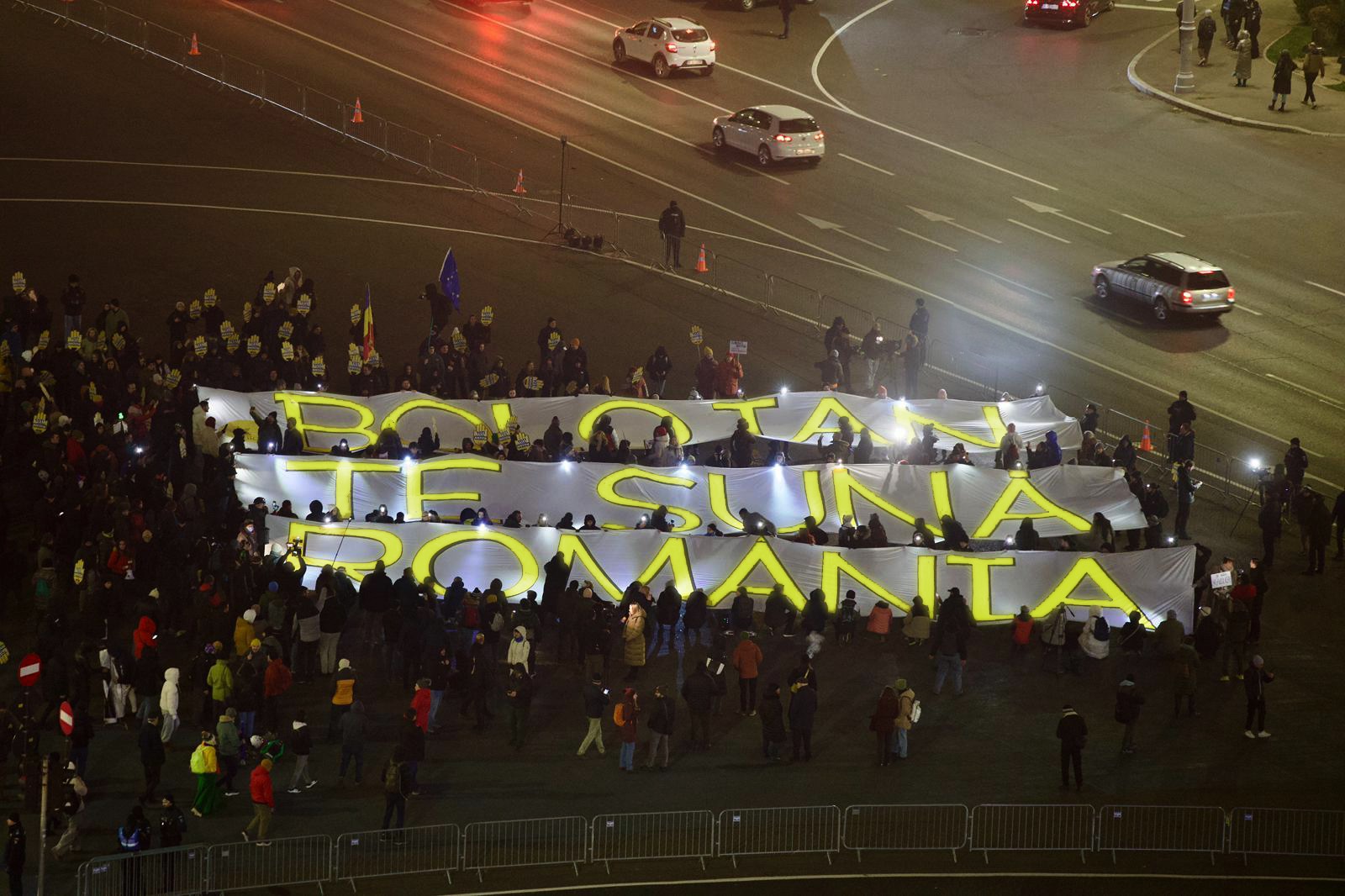 Hundreds of people protested in Victory Square, demanding reforms in ...