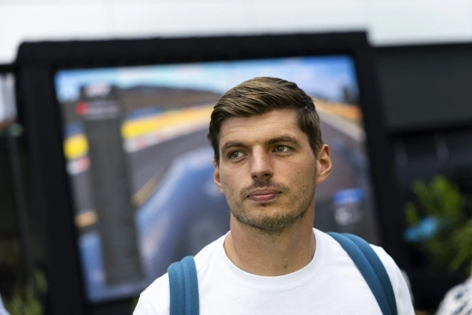 Max Verstappen wird die Nummer 33, die er sechs Jahre lang verwendet ...