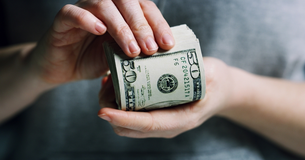 Saks Global provides financing of 400 million dollars, after announcing ...