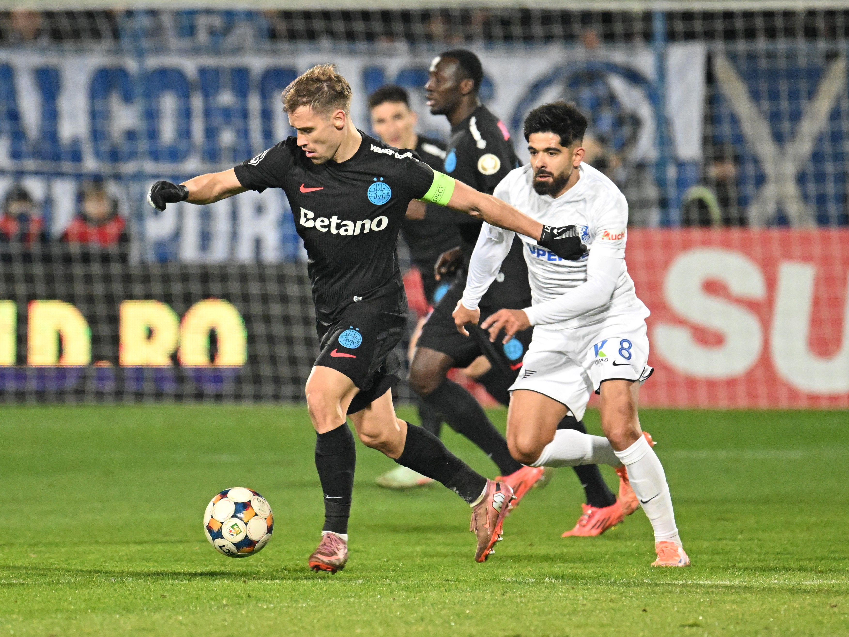 Darius Olaru expressed concerns about the state of the pitch in Mioveni ...