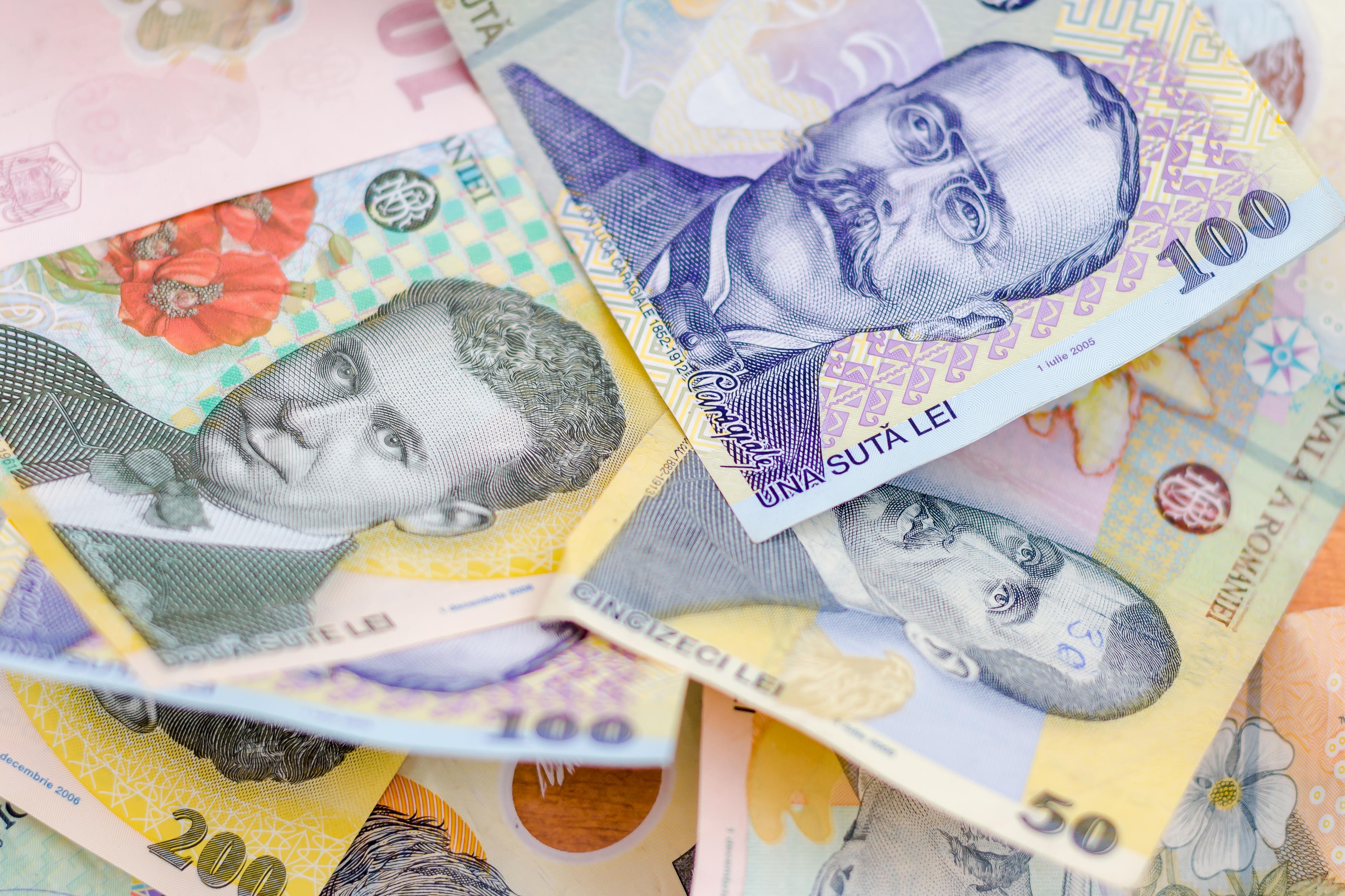 The government discussed a bill that allows employees from public funds ...