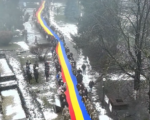 Târgoviște a marqué la Journée de la Petite Unité avec un drapeau de ...