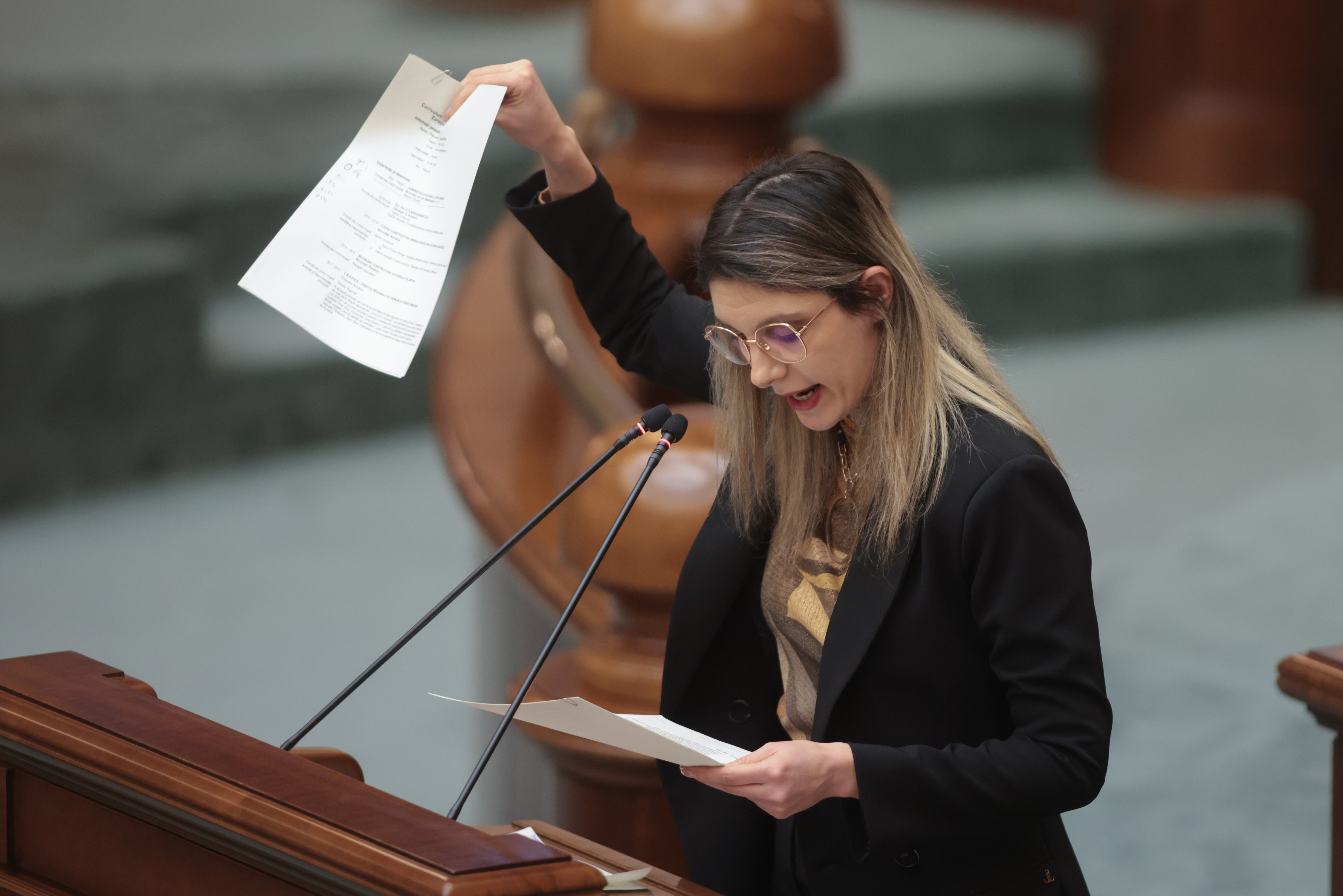 Diana Buzoianu, la ministra del Medio Ambiente, ha iniciado el proceso ...