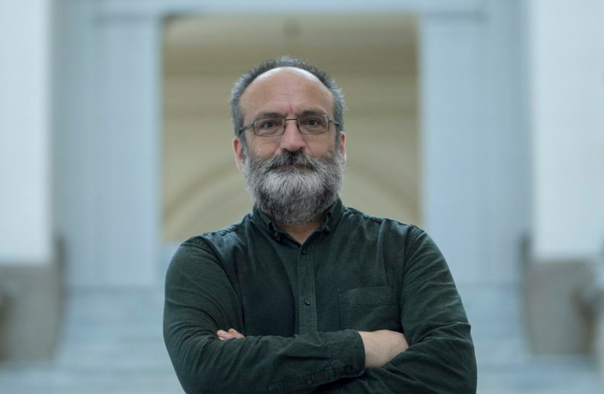 Victor Kapra, l'un des journalistes les plus connus de la presse ...