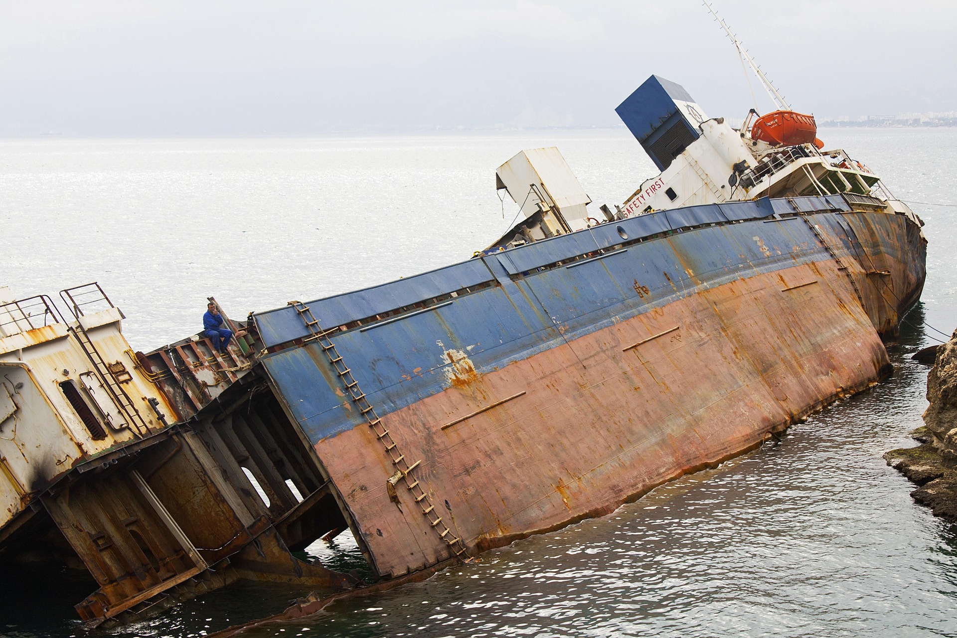 ANALISI Che cos'è e come funziona la flotta fantasma della Russia