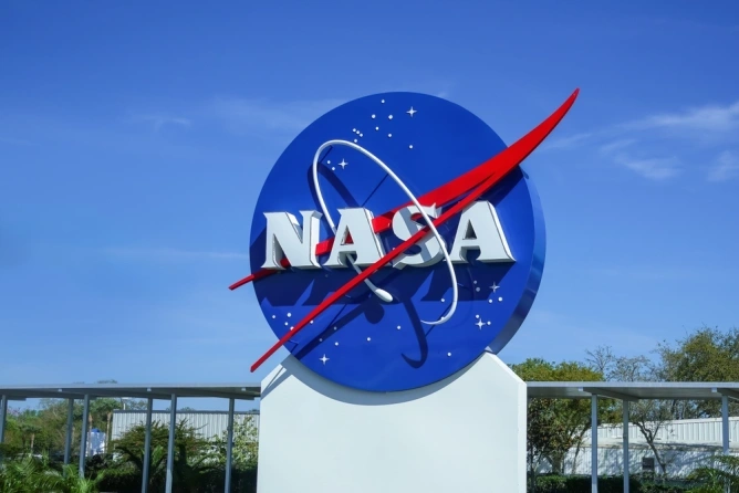 NASA is stepping up efforts to launch a nuclear reactor to the moon and ...