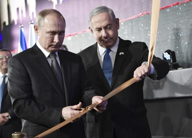 Wladimir Putin und Benjamin Netanyahu haben über die Situation im Nahen ...