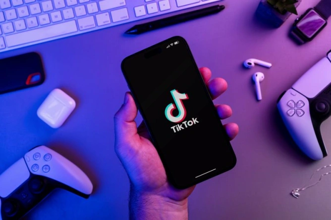 IT News Review by Control F5 Software: TikTok is testing a separate app ...